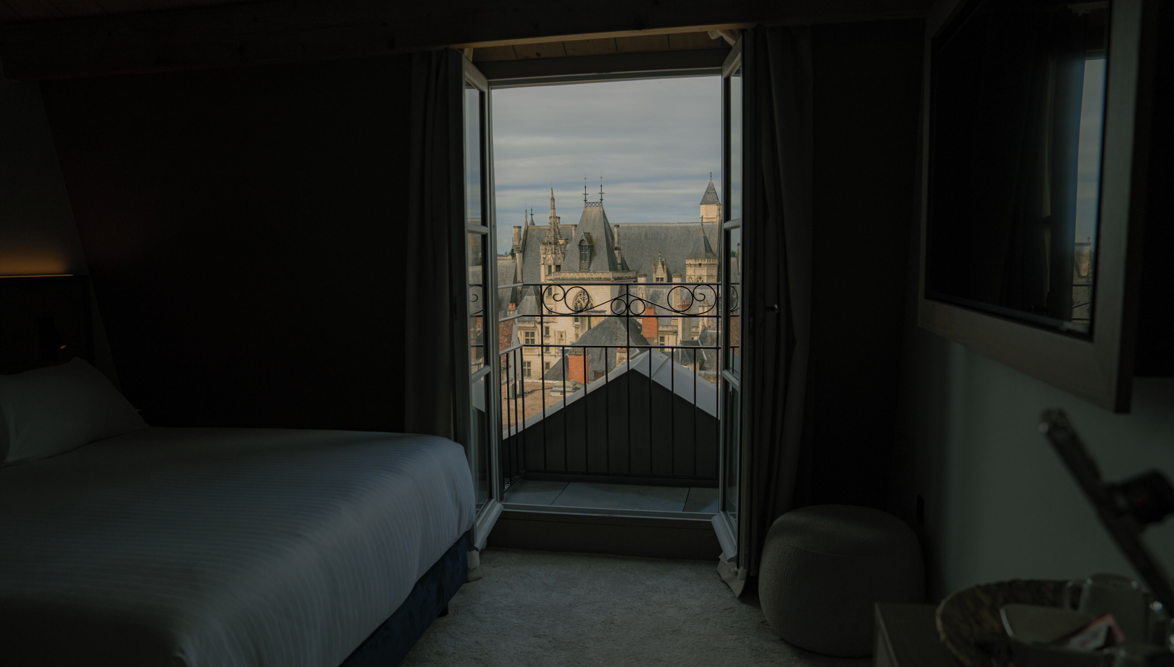 Quarto superior (Jacques Coeur Palace View) | Cofres nos quartos, roupa de cama