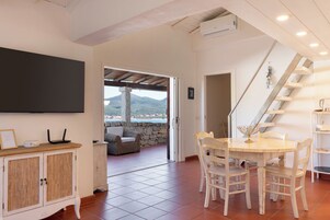 Apartamento, 2 quartos, vista para o mar | Sala de estar