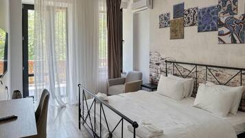 Quarto Duplo Deluxe, varanda, vista para o rio | Secretária, Wi-fi grátis