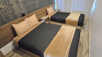 Apartamento conforto, vista para o pátio | Roupas de cama premium, ferros/tábuas de passar roupa, Wi-Fi de cortesia