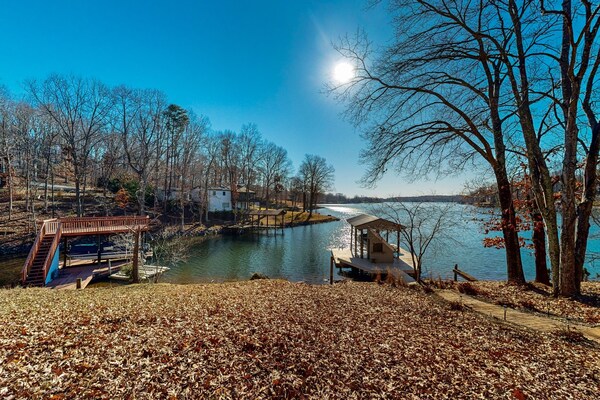 Smith Mountain Bliss - Spacious Waterfront House W/patio, Deck, Fire Pit & Grill - Moneta, VA
