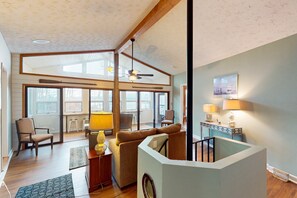 Casa, várias camas, varanda (Otter Crossing) | Área de estar