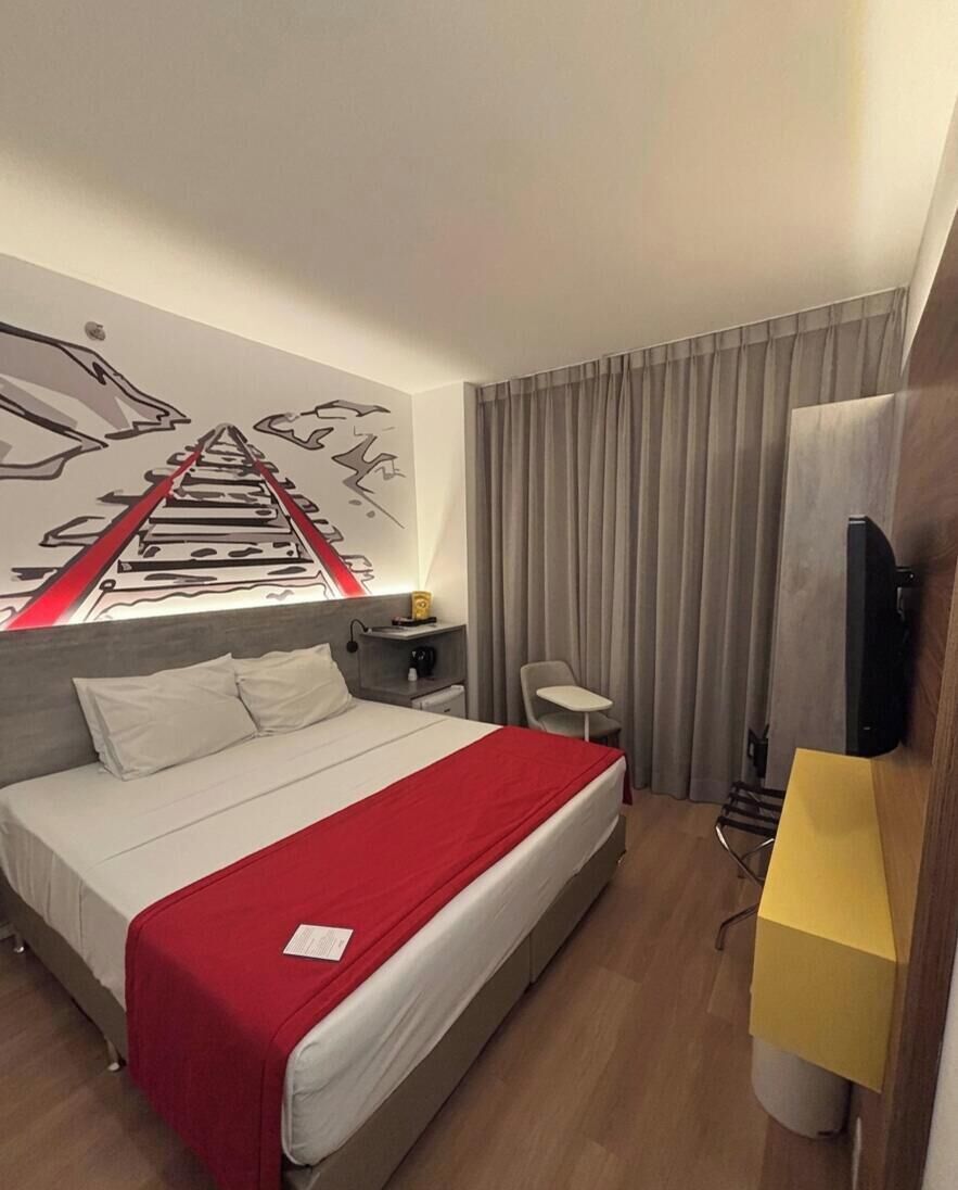 Cofre no quarto, cortinas/cortinados opacos, quartos insonorizados 