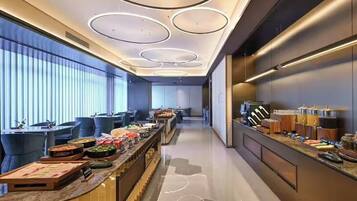 Café da manhã com buffet todos os dias mediante uma taxa