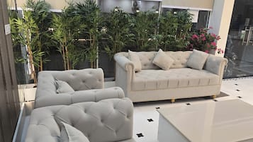 Televisor LCD de 32 polegadas com canais por cabo