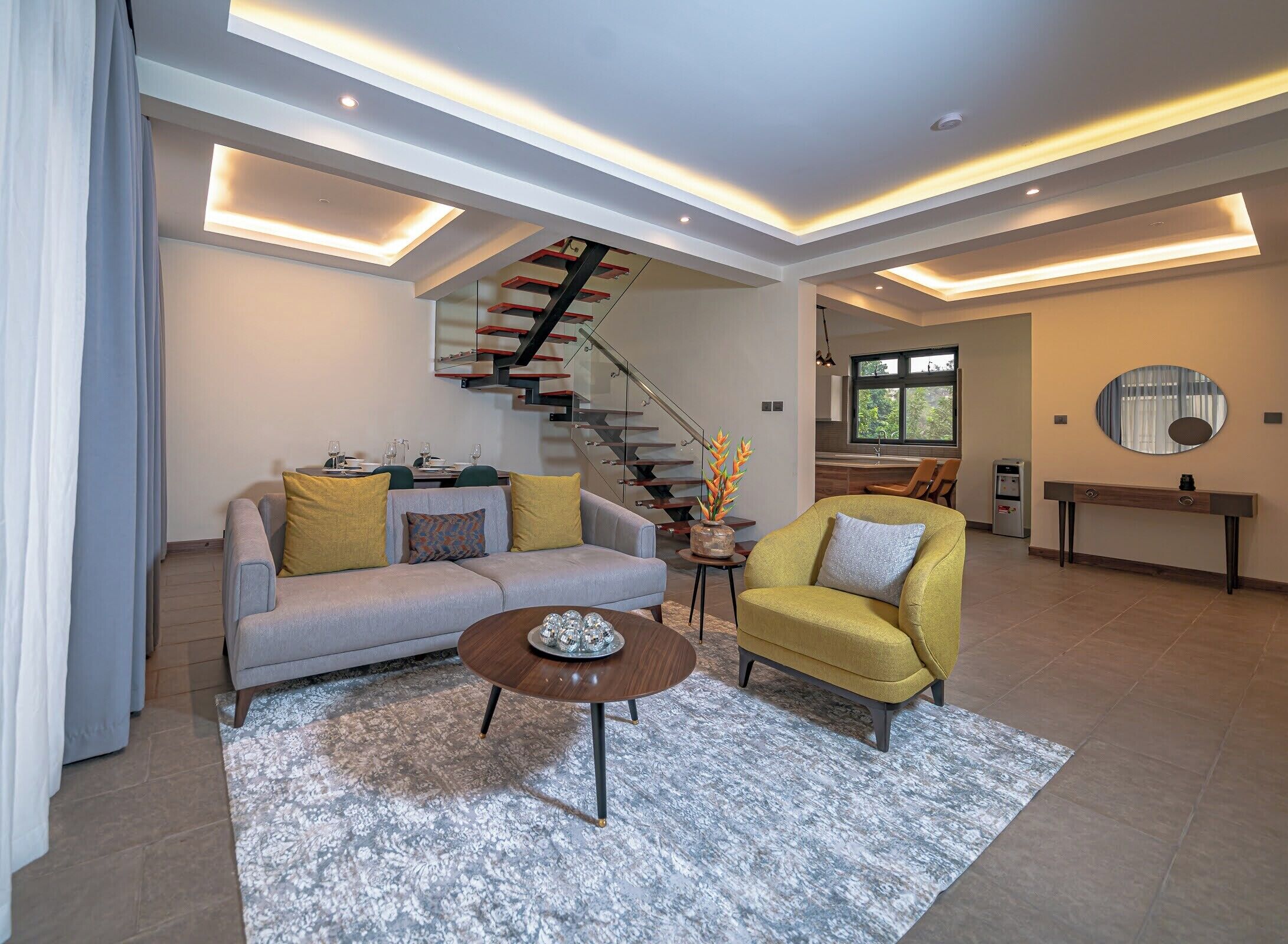 Apartamento, 2 quartos, vista para o pátio | Área de estar | Smart TV 50 polegadas com canais digitais