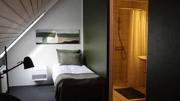 Quarto triplo standard | Escrivaninha, Wi-Fi de cortesia
