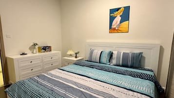 Apartamento, 3 quartos, varanda, Vista para a cidade | Secretária, cortinas/cortinados opacos, quartos insonorizados