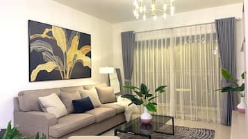 Apartamento, 3 quartos, sacada, vista para a cidade | Área de estar