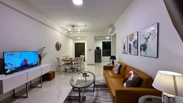Apartamento, 3 quartos, sacada, vista para a cidade | Área de estar