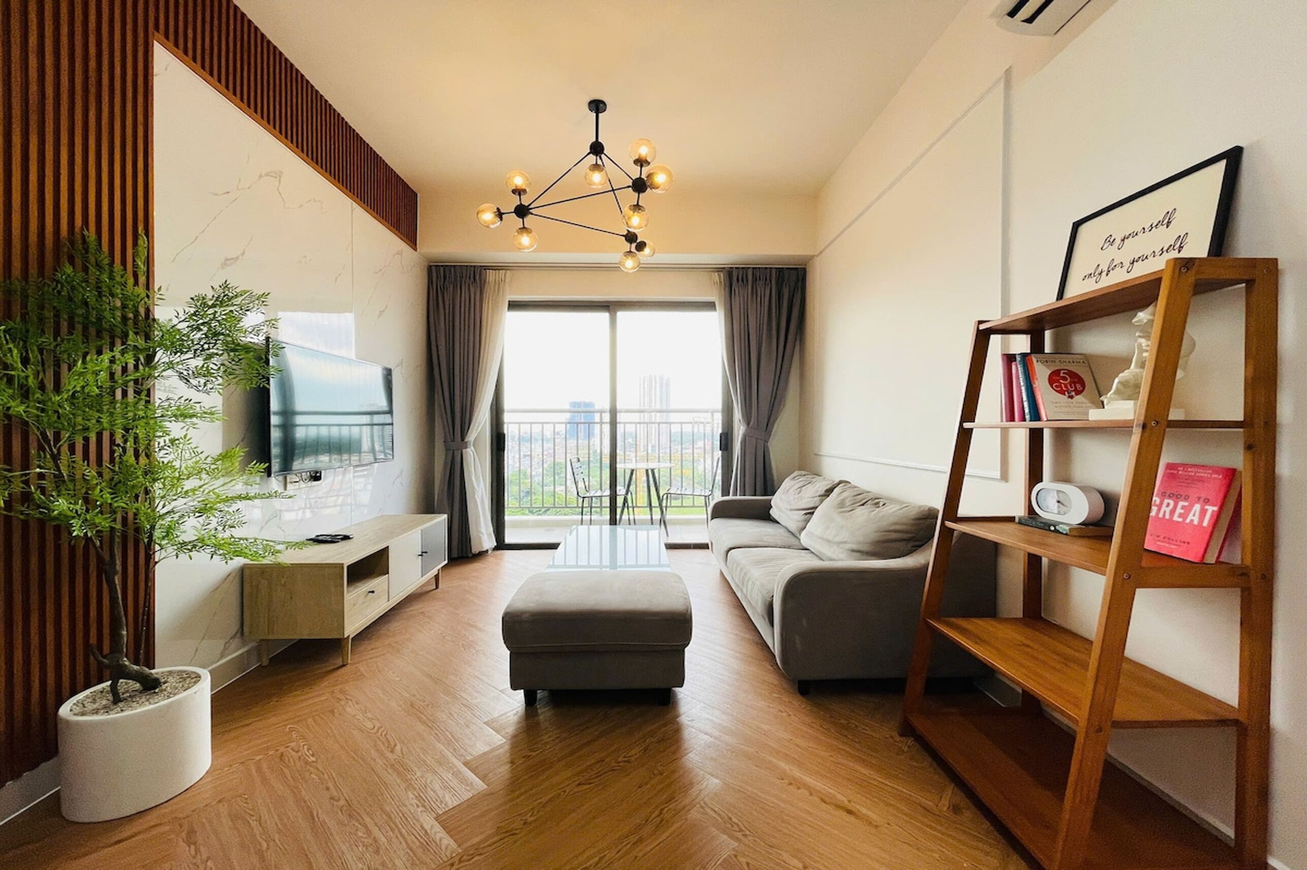 Apartamento superior, 1 quarto, sacada, vista para o jardim | Área de estar