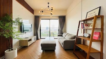 Apartamento superior, 1 quarto, sacada, vista para o jardim | Área de estar