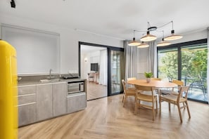 Apartamento Familiar, varanda | Restaurantes