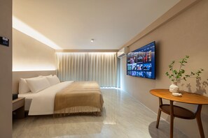 Quarto Duplo Elite, Vista para a cidade | Secretária, secretária adequada para computadores portáteis 