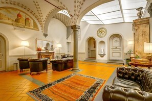 Suite | Interior