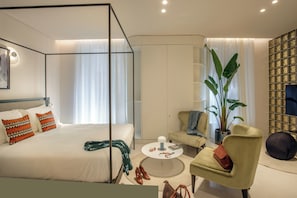 Quarto casal standard, vista para o pátio | Escrivaninha, espaço de trabalho para notebook, quartos à prova de som