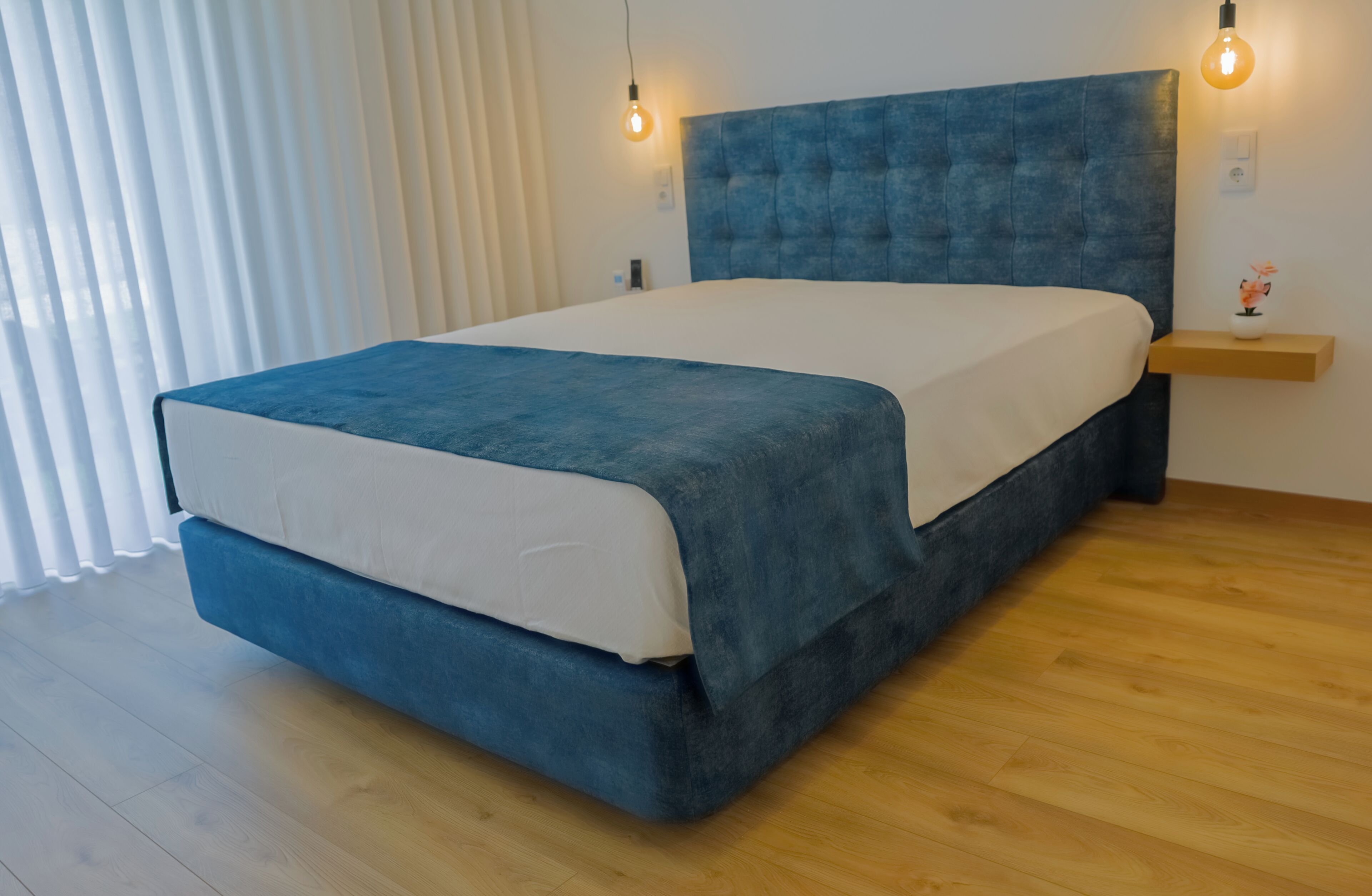 Quarto Duplo, vista para a piscina | Secretária, secretária adequada para computadores portáteis 