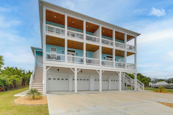 Hot Tub, Waterway/ocean Views! Sneads Ferry Escape - North Topsail Beach, NC