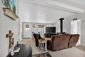 Casa, 5 quartos | Área de estar | Smart TV, serviços de streaming
