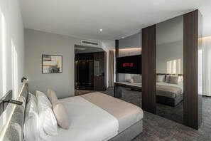 Suite Júnior, Vista para a cidade | Secretária, Wi-fi grátis 