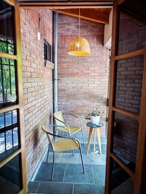 Quarto casal básico | Terraço/pátio
