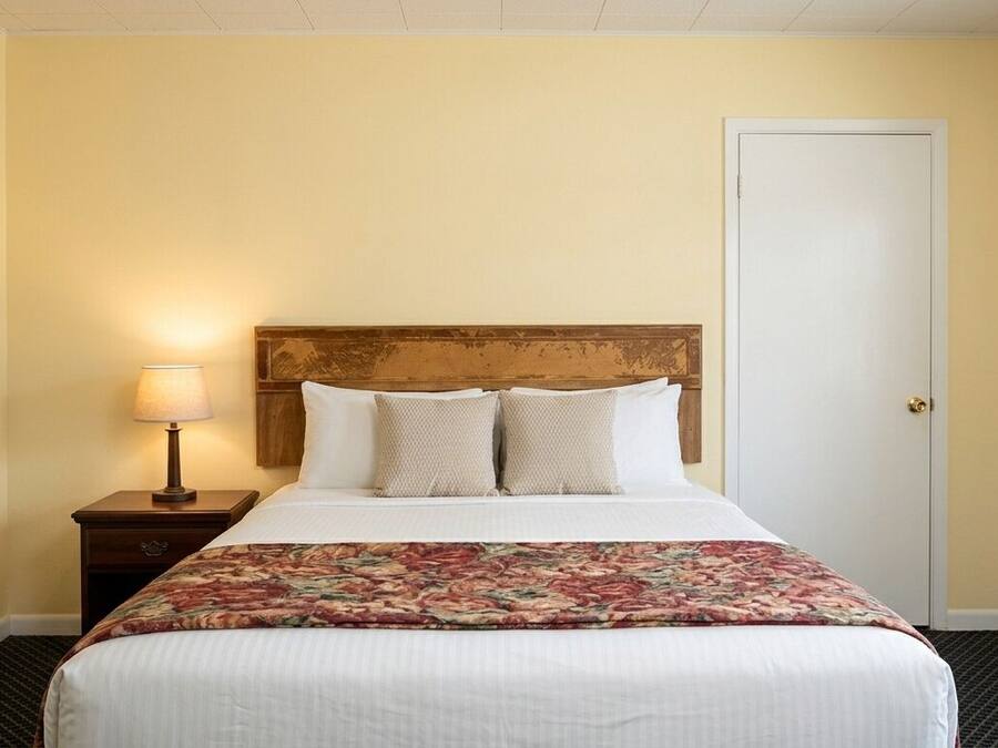 Quarto, 1 cama Queen, para não fumantes | Wi-Fi de cortesia, roupa de cama