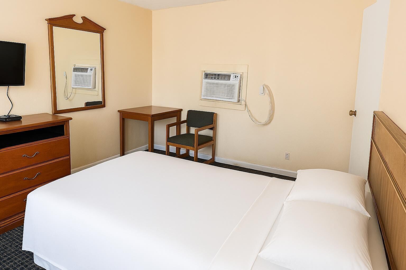 Quarto, 1 cama queen-size, não fumadores | Wi-fi grátis, roupa de cama fornecida 