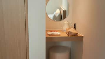 Quarto Familiar | Cortinas/cortinados opacos, Wi-fi grátis, roupa de cama fornecida