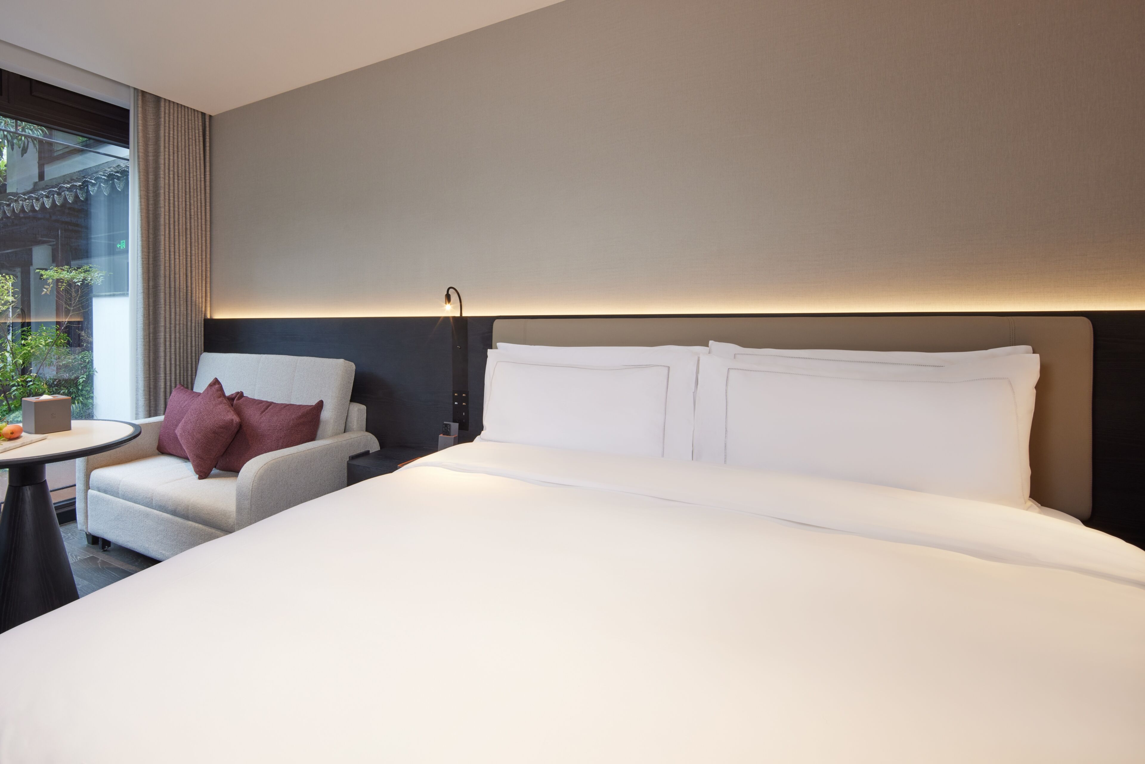 Quarto solteiro luxo | Edredons de pluma, camas com colchões pillow-top, cortinas blackout