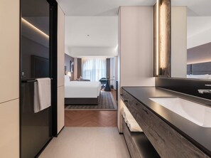 Quarto casal conforto | Cortinas blackout, ferros/tábuas de passar roupa, Wi-Fi de cortesia