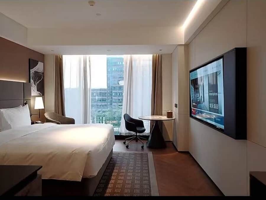 Quarto solteiro empresarial | Edredons de pluma, frigobar, individualmente decorados