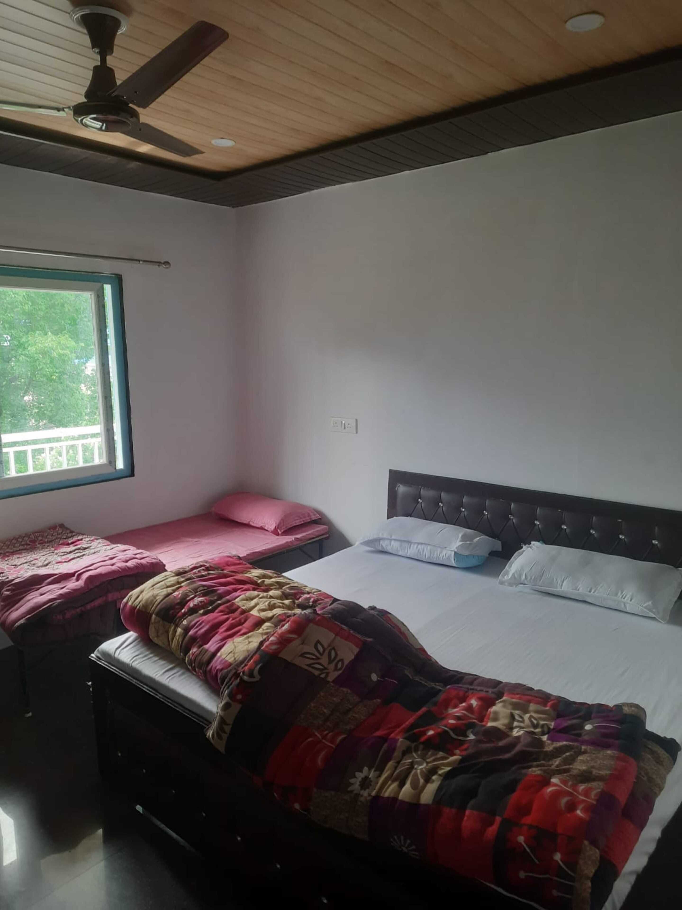 Quarto Triplo | Camas desdobráveis, roupa de cama fornecida 