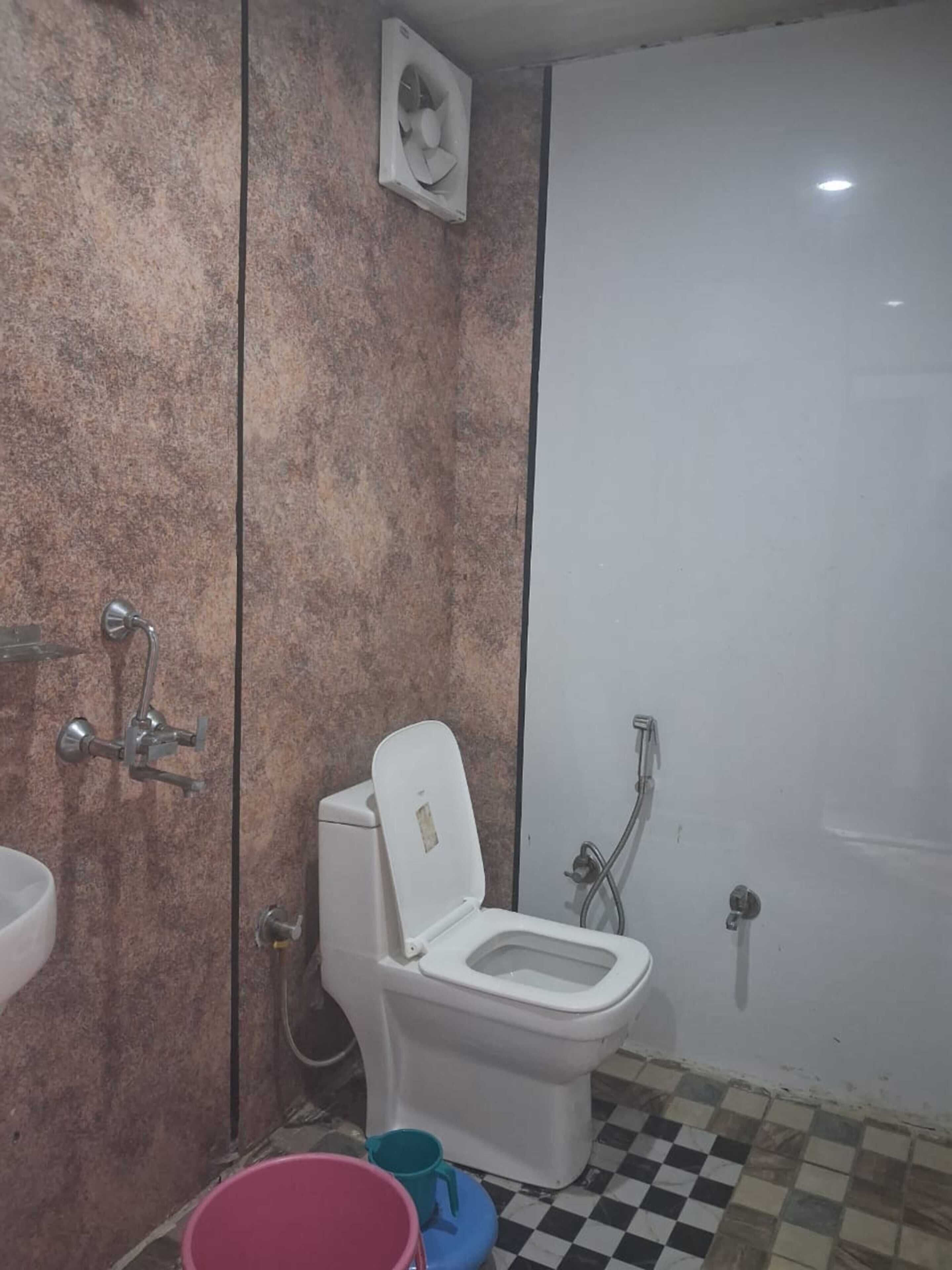 Quarto Duplo | Casa de banho | Um polibã, artigos de higiene pessoal grátis, sabão, champô 