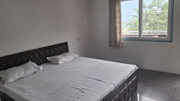 Quarto Duplo | Camas desdobráveis, roupa de cama fornecida