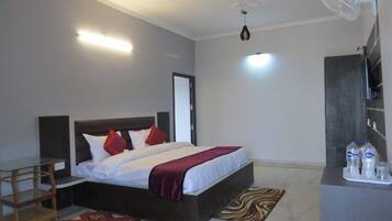 Quarto Duplo Deluxe, Vista para a cidade | Secretária, Wi-fi grátis