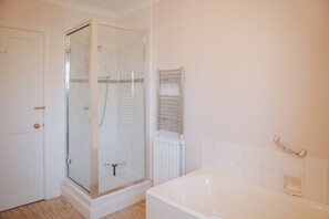 Casa | 3 quartos, internet de alta velocidade 