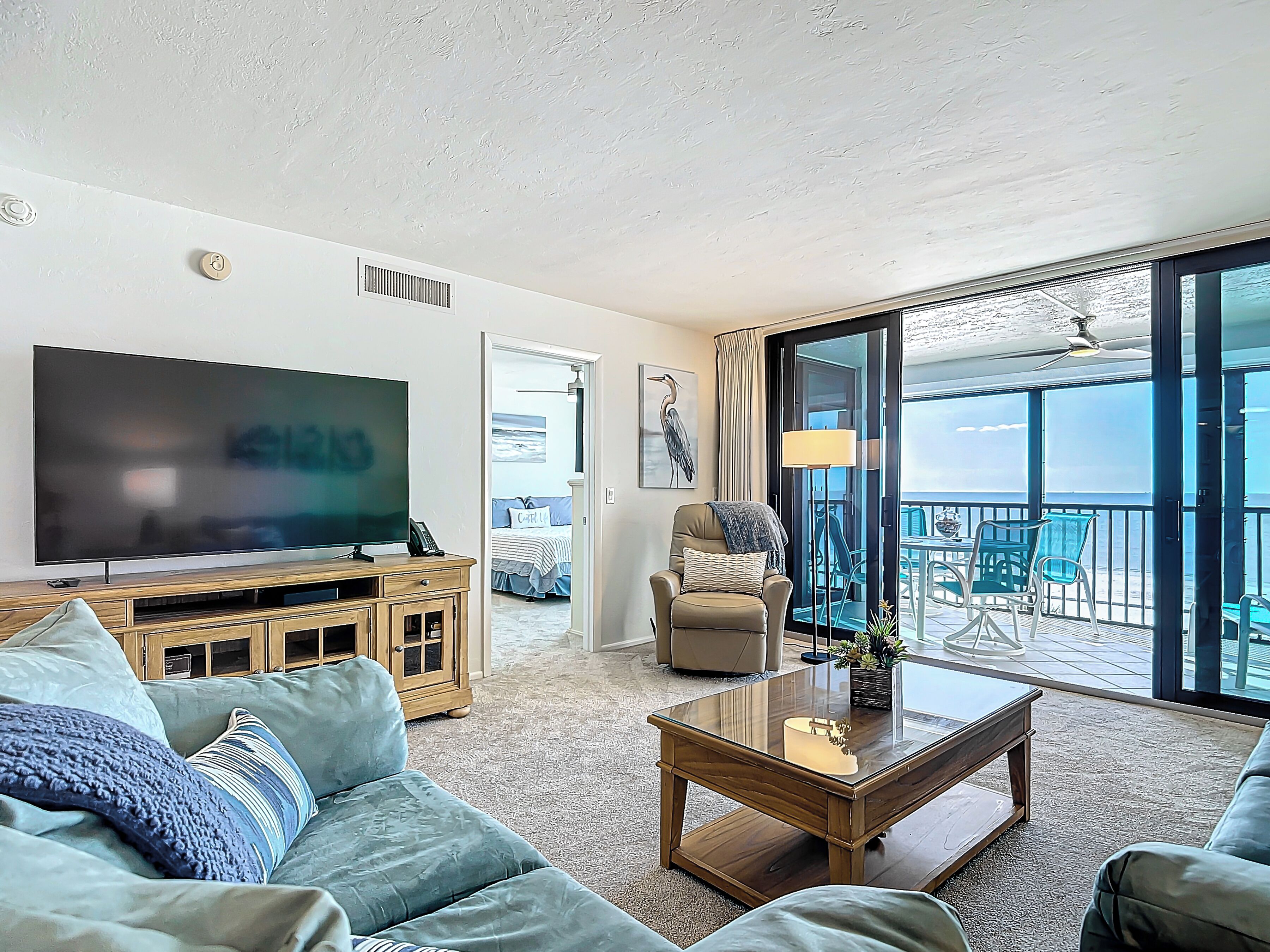 Condo superluxo, vista para a praia | Área de estar