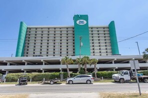 Condo, 2 quartos | Fachada