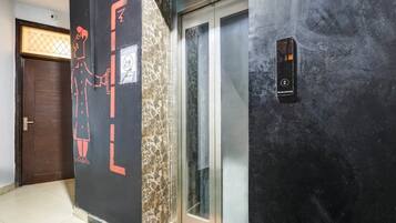 Quarto casal luxo, sacada, vista para a cidade | Parte interna