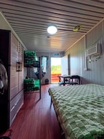 Quarto família | Escrivaninha, espaço de trabalho para notebook, Wi-Fi de cortesia