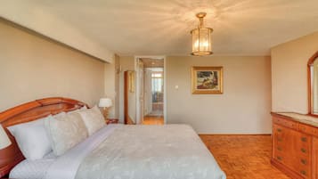 Apartamento, várias camas, cozinha, Vista para a cidade (Amsterdam 247-802) | 2 quartos, com decoração personalizada, com mobília individualizada