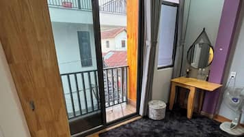 Quarto casal superior de uso individual, sacada, vista para a cidade | Wi-Fi de cortesia