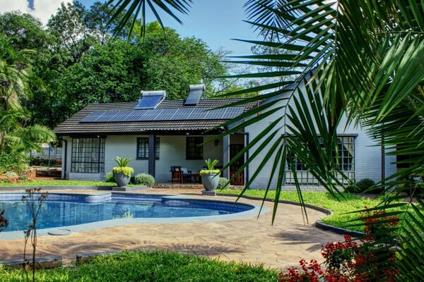 Luxurious Private Villa With Pool Near Sam Levy's Village - Harare
