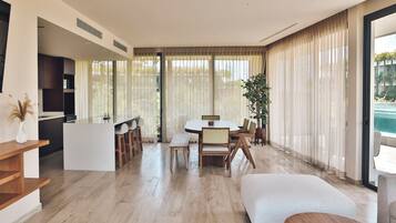 Apartamento família, vista para o jardim | Opções para refeição