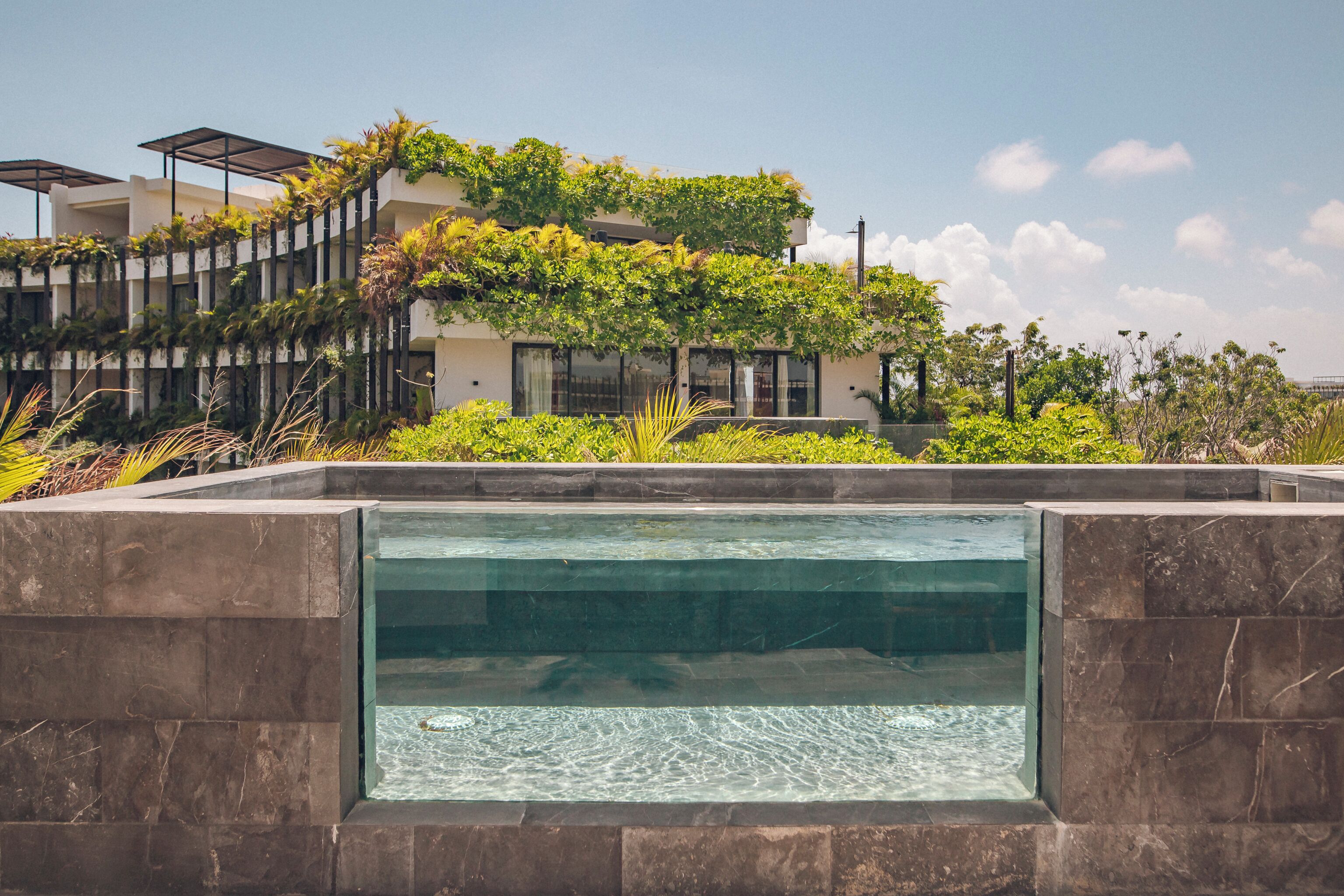 Apartamento família, vista para o jardim | Piscina | 6 piscinas externas