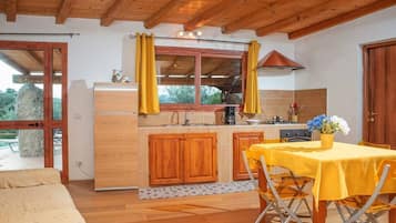 Apartamento Executivo, 1 quarto, piscina privativa | Sala de estar | TV de ecrã plano