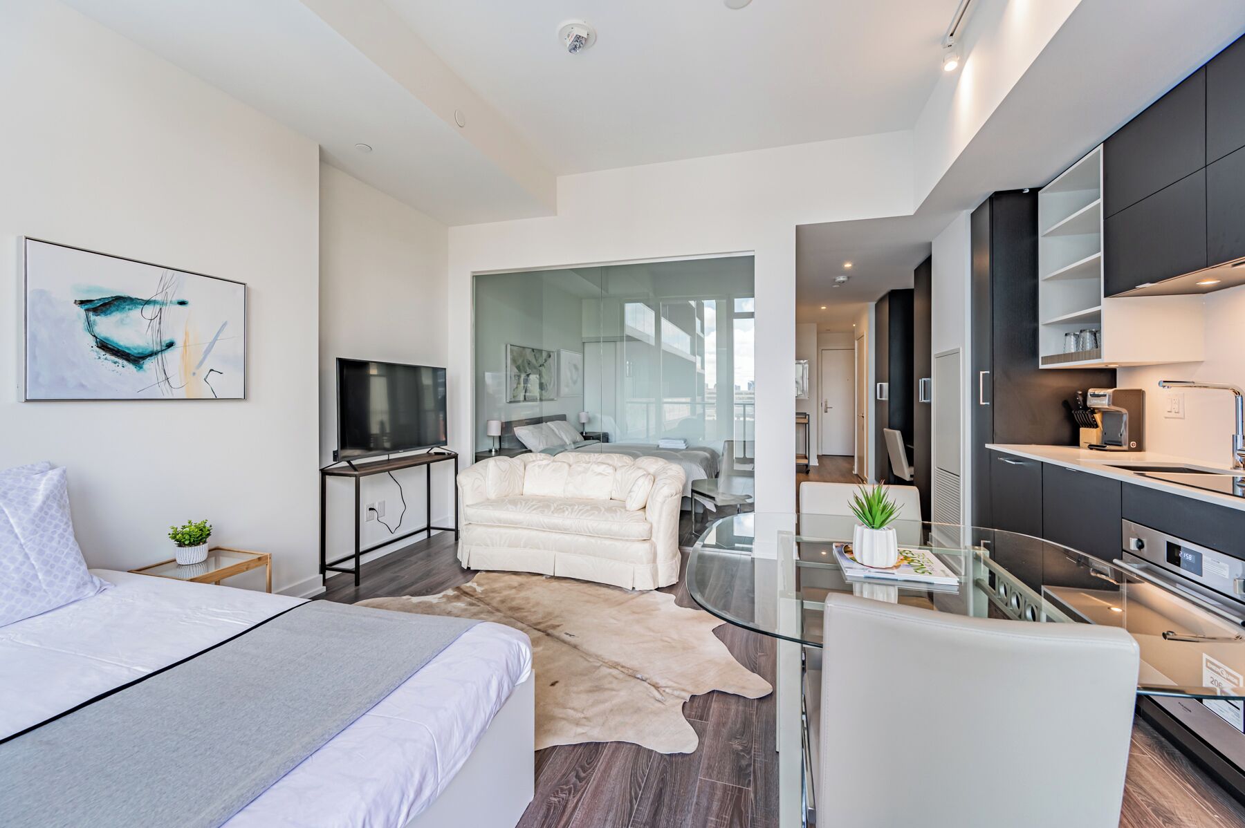 Downtown Core New Condo Eaton Centre Yonge Dundas Square Clear View Open Concept - Mississauga