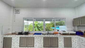 Vila | Cozinha privada | Refrigerador em uma área comum, micro-ondas em uma área comum