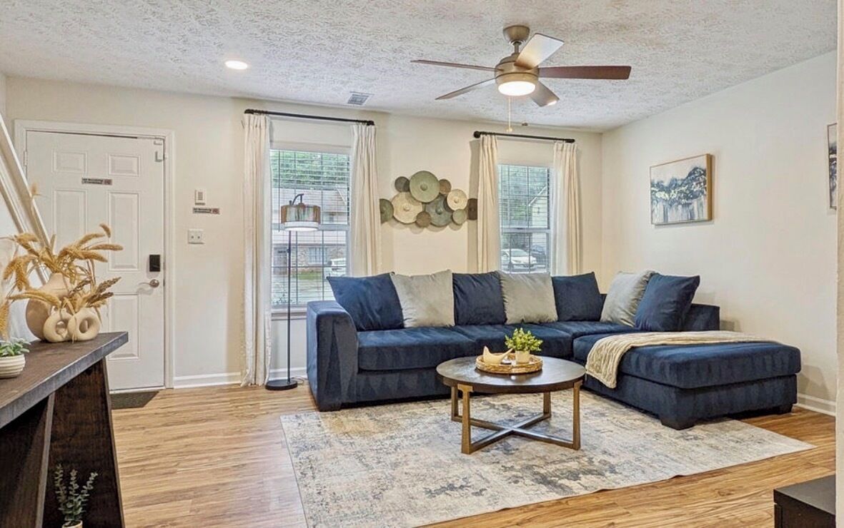 Cozy 2-bedroom Townhome In Jonesboro, Ga - Riverdale, GA
