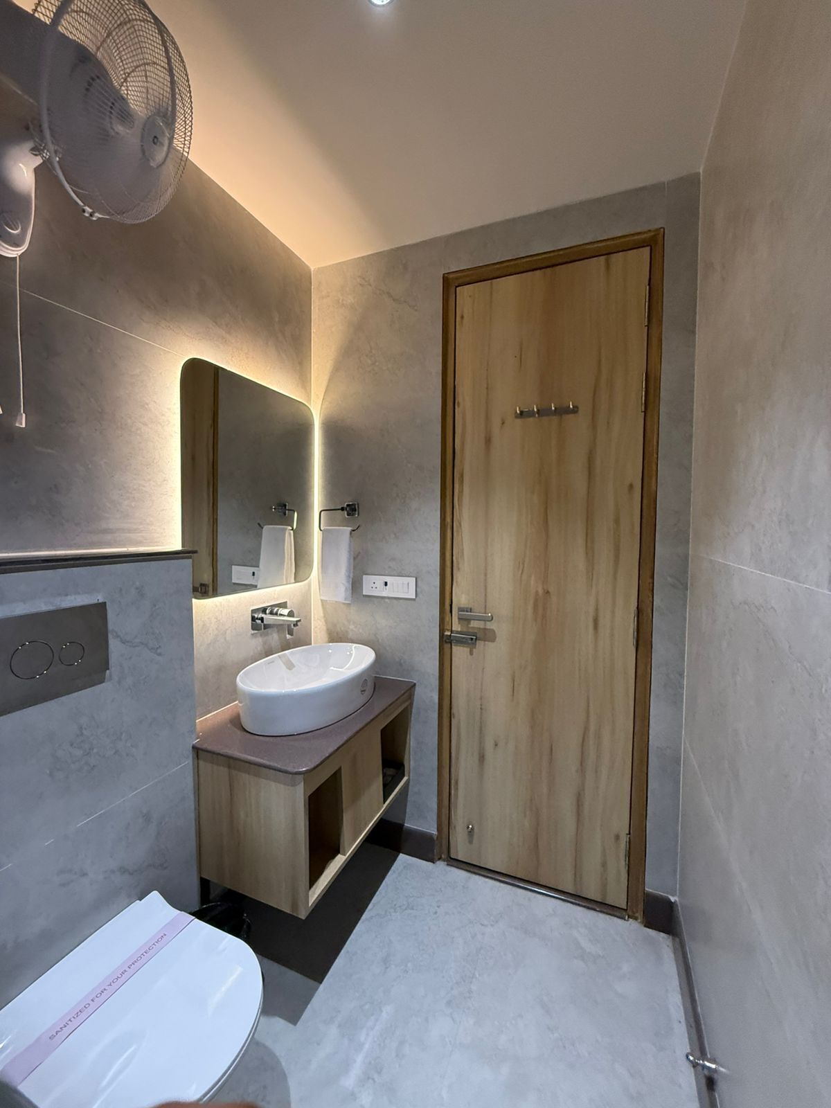 Quarto casal luxo | Banheiro | Chuveiro, secador de cabelo, toalhas de banho, sabonete